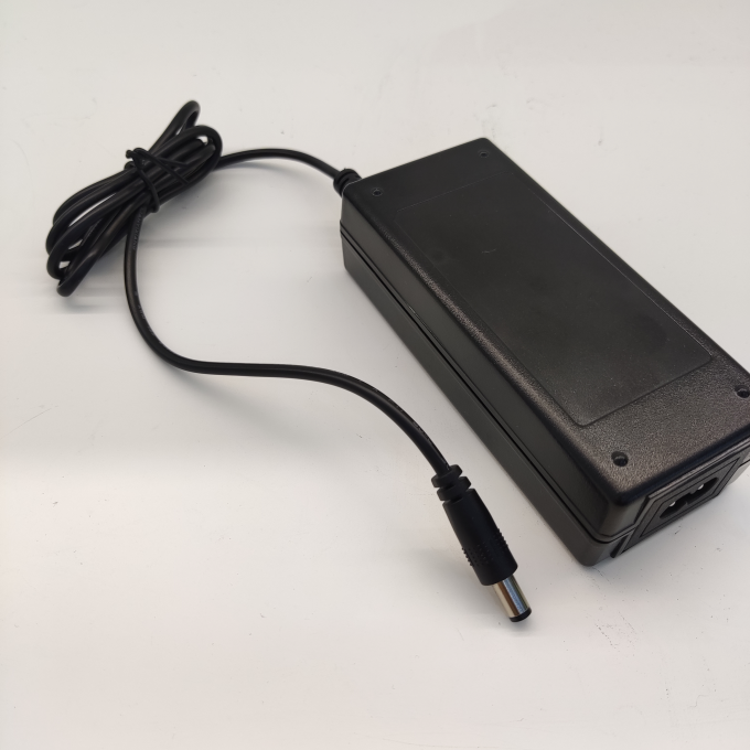 Common problems and solutions of laptop power adapter light not working